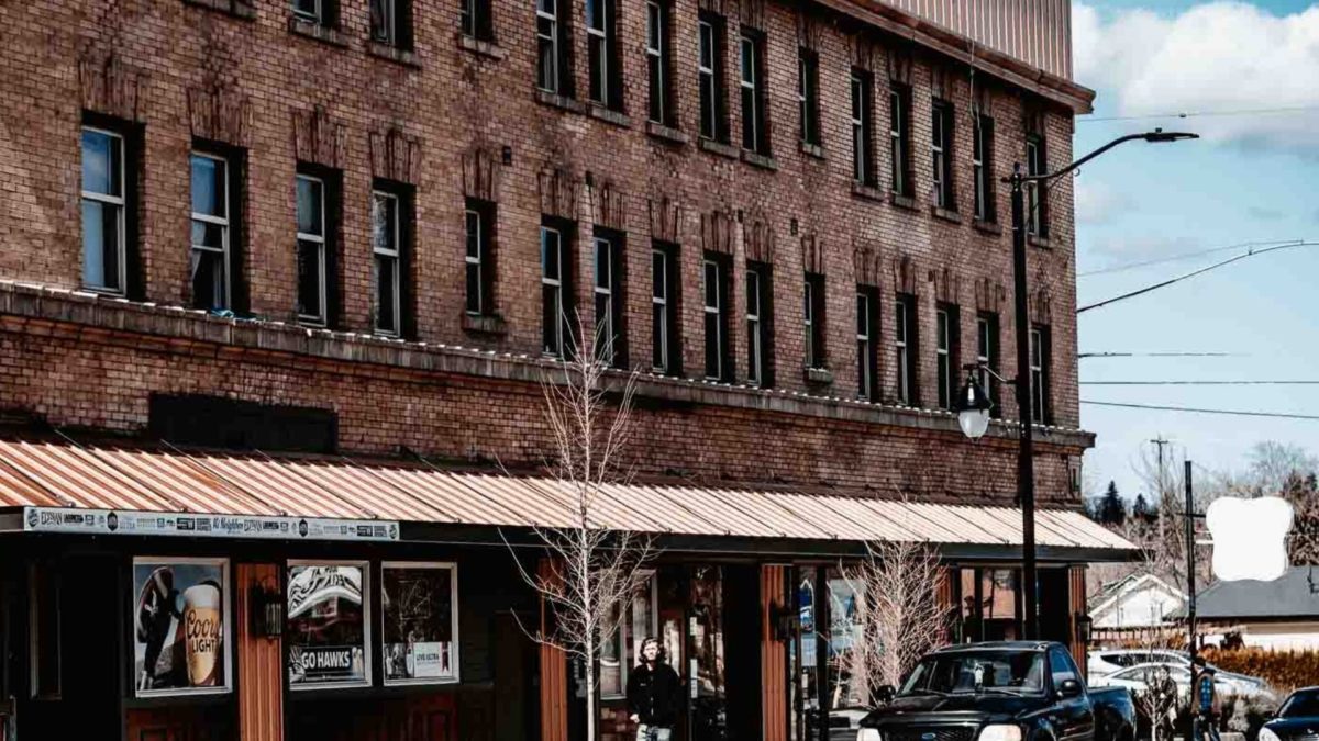 The Complete Guide to Modern Metal Awnings - Vestis Manufacturing