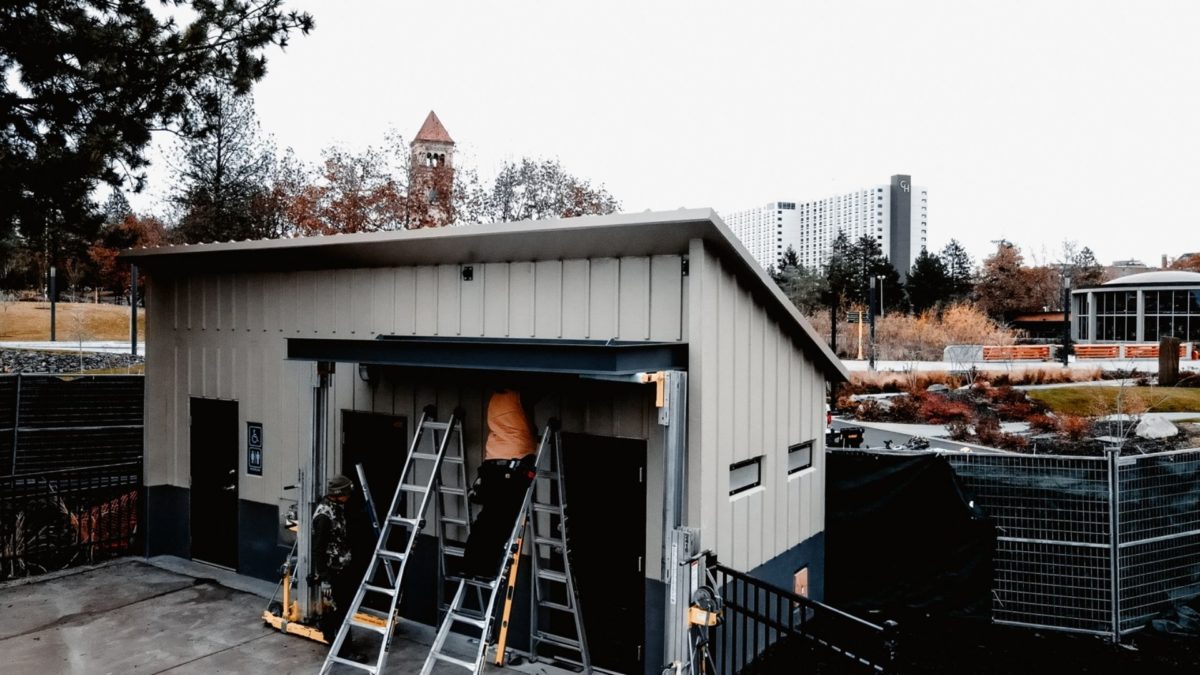 The Complete Guide to Modern Metal Awnings - Vestis Manufacturing